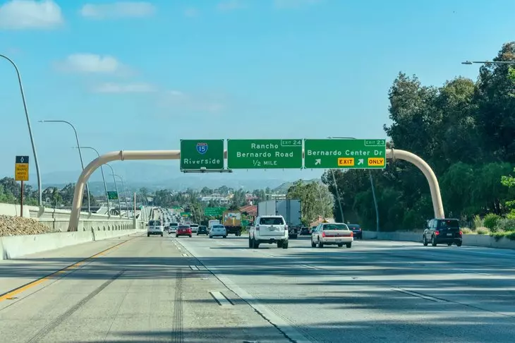 Traffico lungo il fiume della California