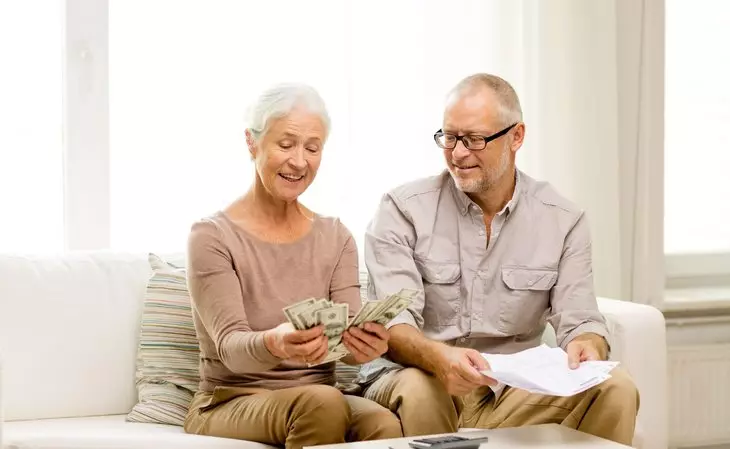 Mayores felices con dinero