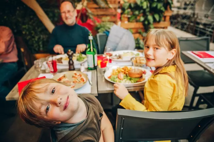 Familia en el restaurante