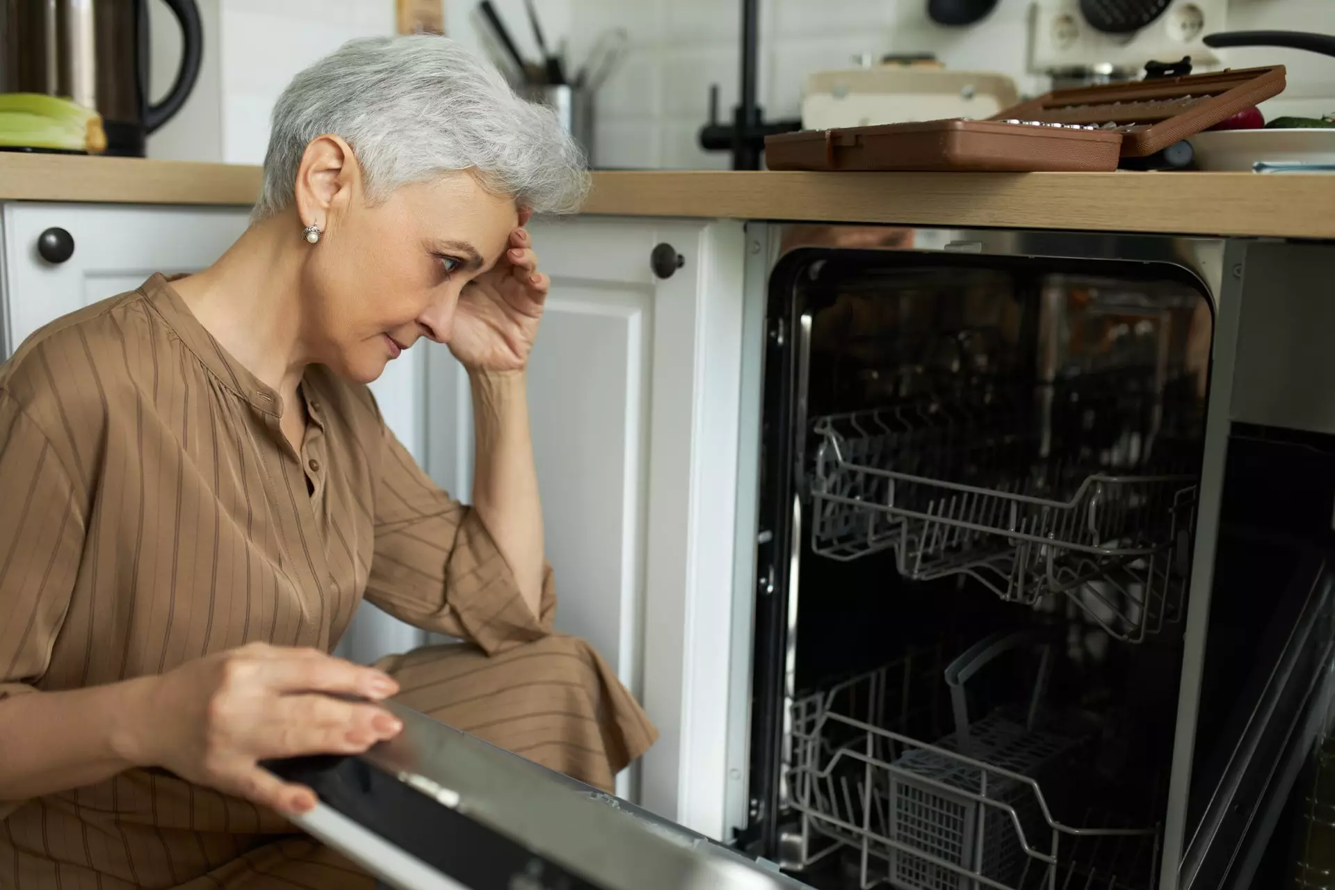 16 coisas que nunca devem estar na sua máquina de lavar louça