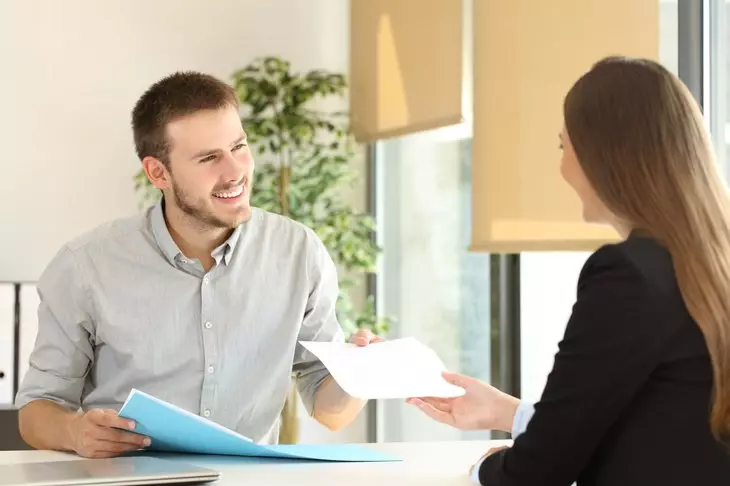 Oorhandig CV aan onderhoudvoerder