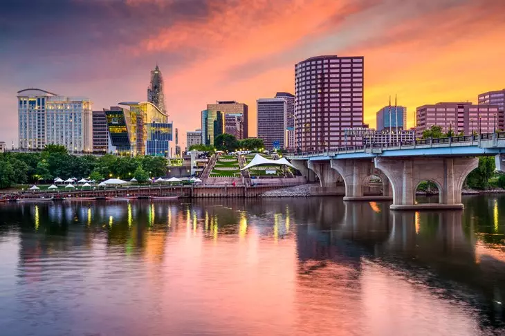 Panorama Hartford Connecticut, gdzie mediana czynszów jest stosunkowo niska