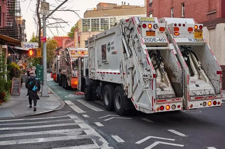 Popelářský vůz v New Yorku.