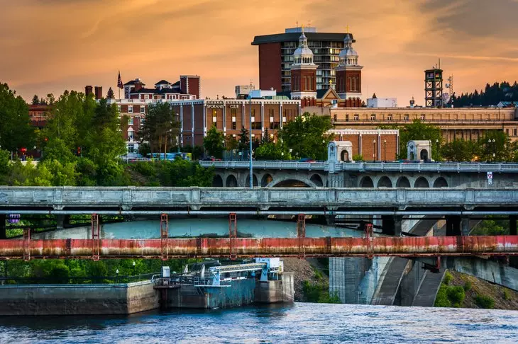 Spokane, Uashington gjatë natës