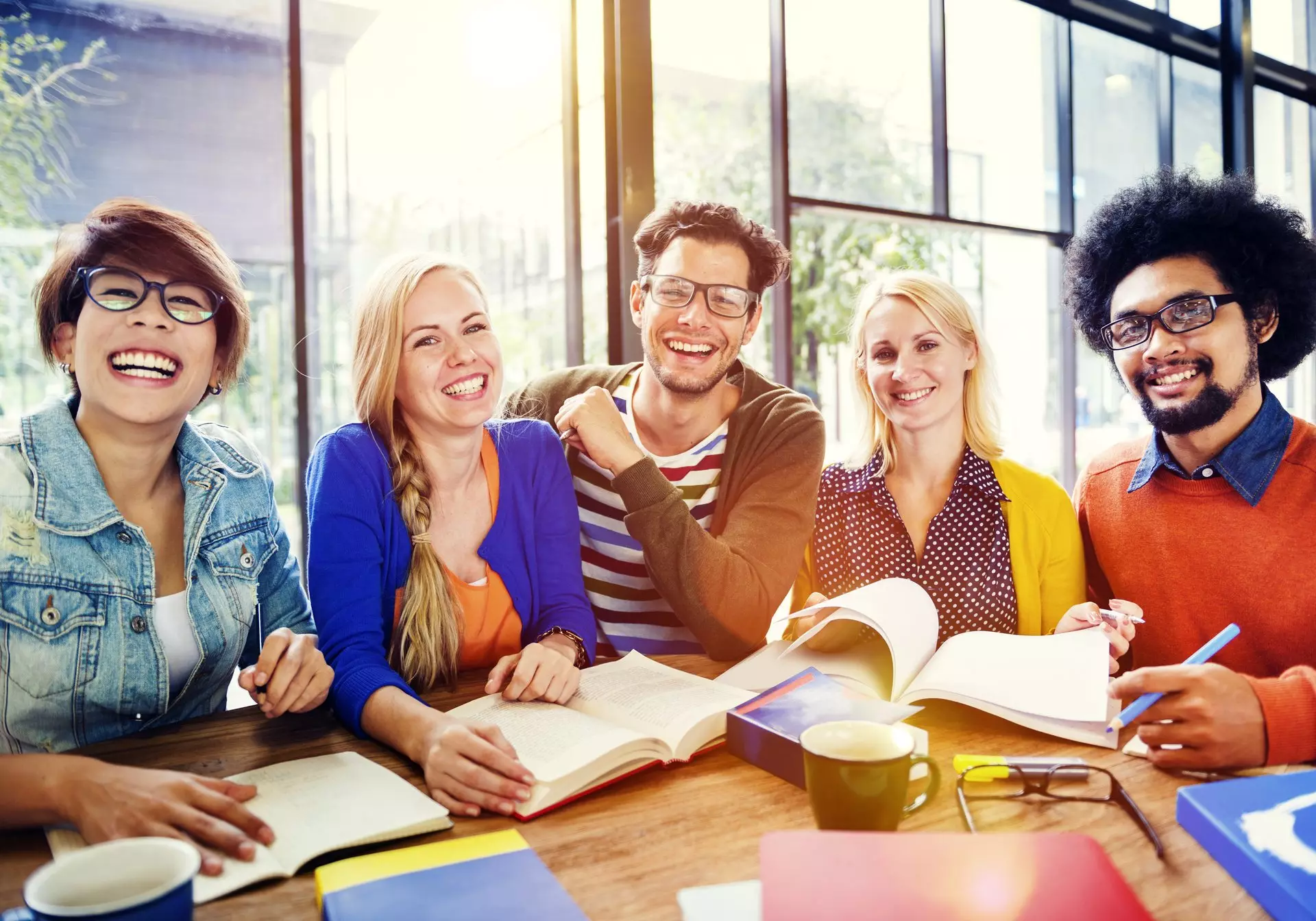 15 maneiras para estudantes universitários economizarem dinheiro