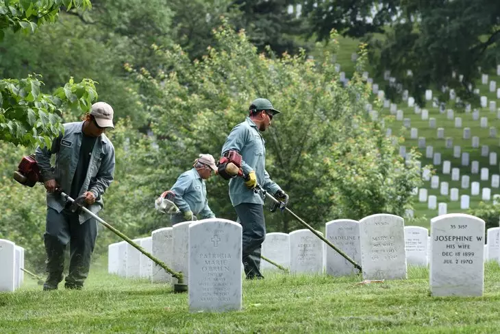 Mga trabahante sa Arlington Cemetery, Virginia