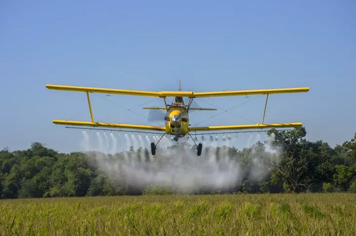 Duster sa tanom sa usa ka umahan sa Iowa