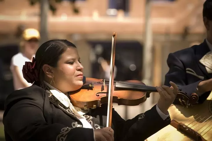 Mariachi žaidėjas Albukerke, Naujojoje Meksikoje