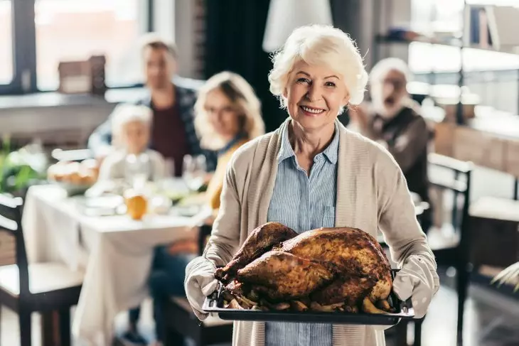 mujer con pavo