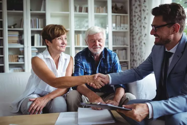 Rencontre de couple avec conseiller.