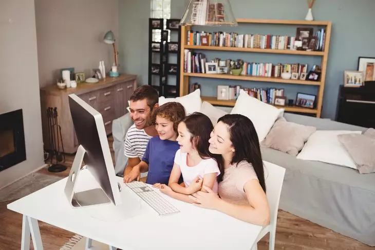 Familia en casa.