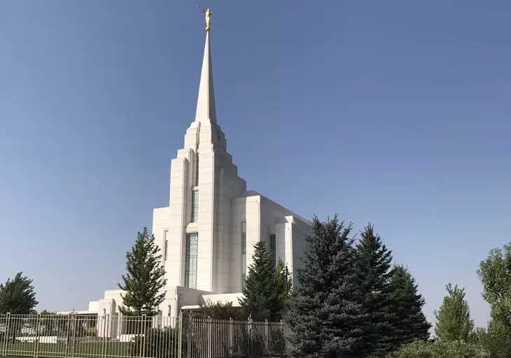 Idaho ştatynyň Rexburg şäherindäki Mormon ybadathanasy