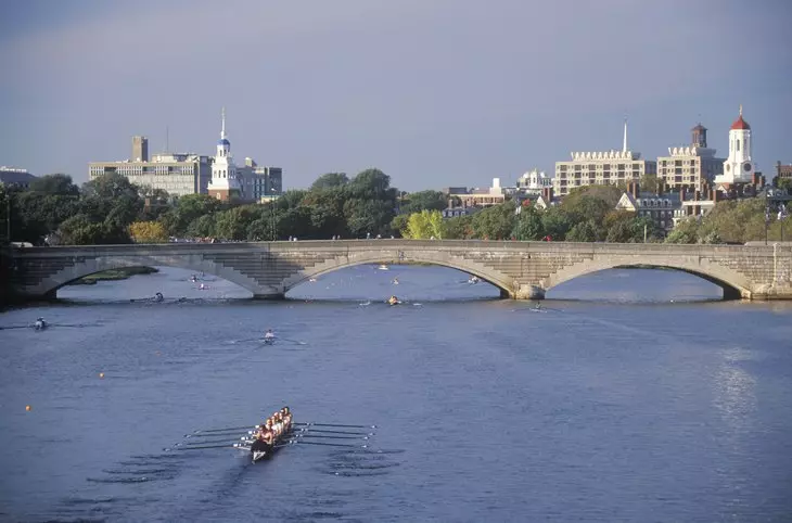 Remo en Charles River, Harvard e Cambridge, Massachusetts