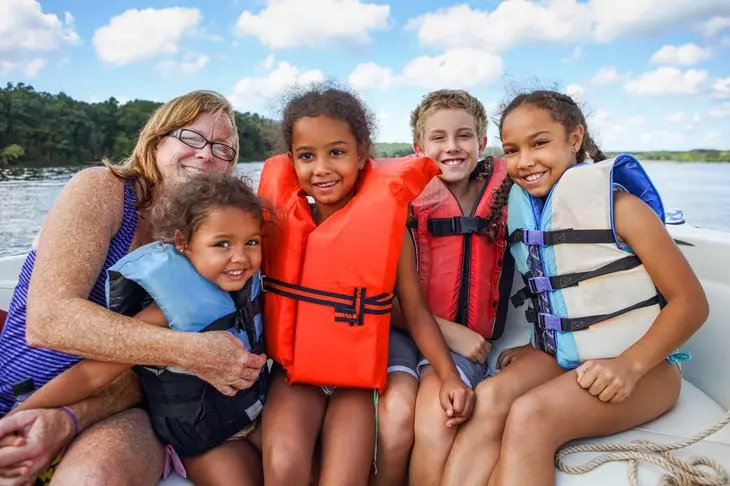 Family Life jaket boat lake