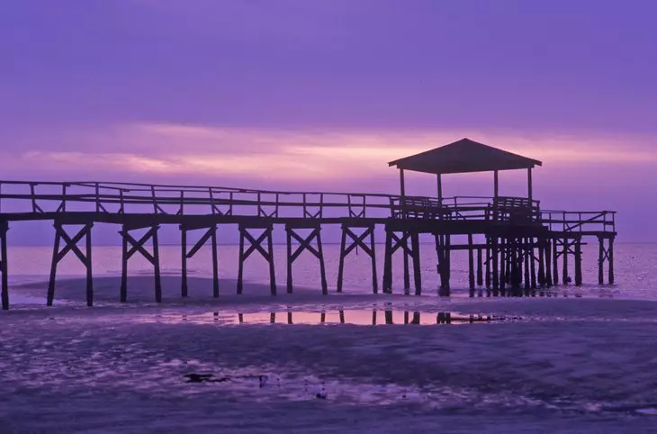 Bờ biển vùng Vịnh tại Biloxi, Mississippi.