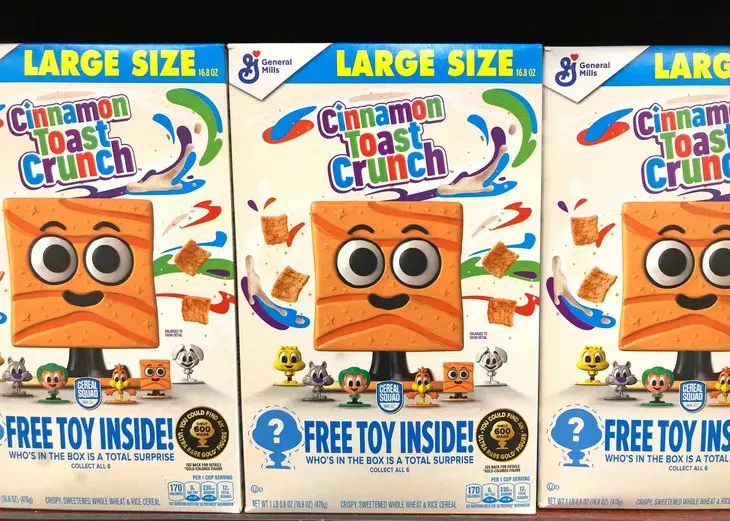 Cinnamon Toast Crunch frokostblandingsboks med gratis leke inni