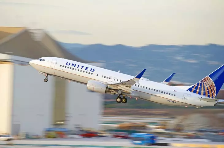 Самолет на United Airlines излита