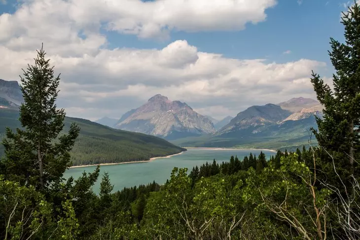 پارک بین المللی صلح Waterton-Glacier در آلبرتا، کانادا و مونتانا قرار دارد.