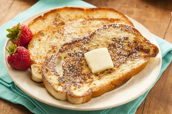 Franséisch Toast an Erdbeeren