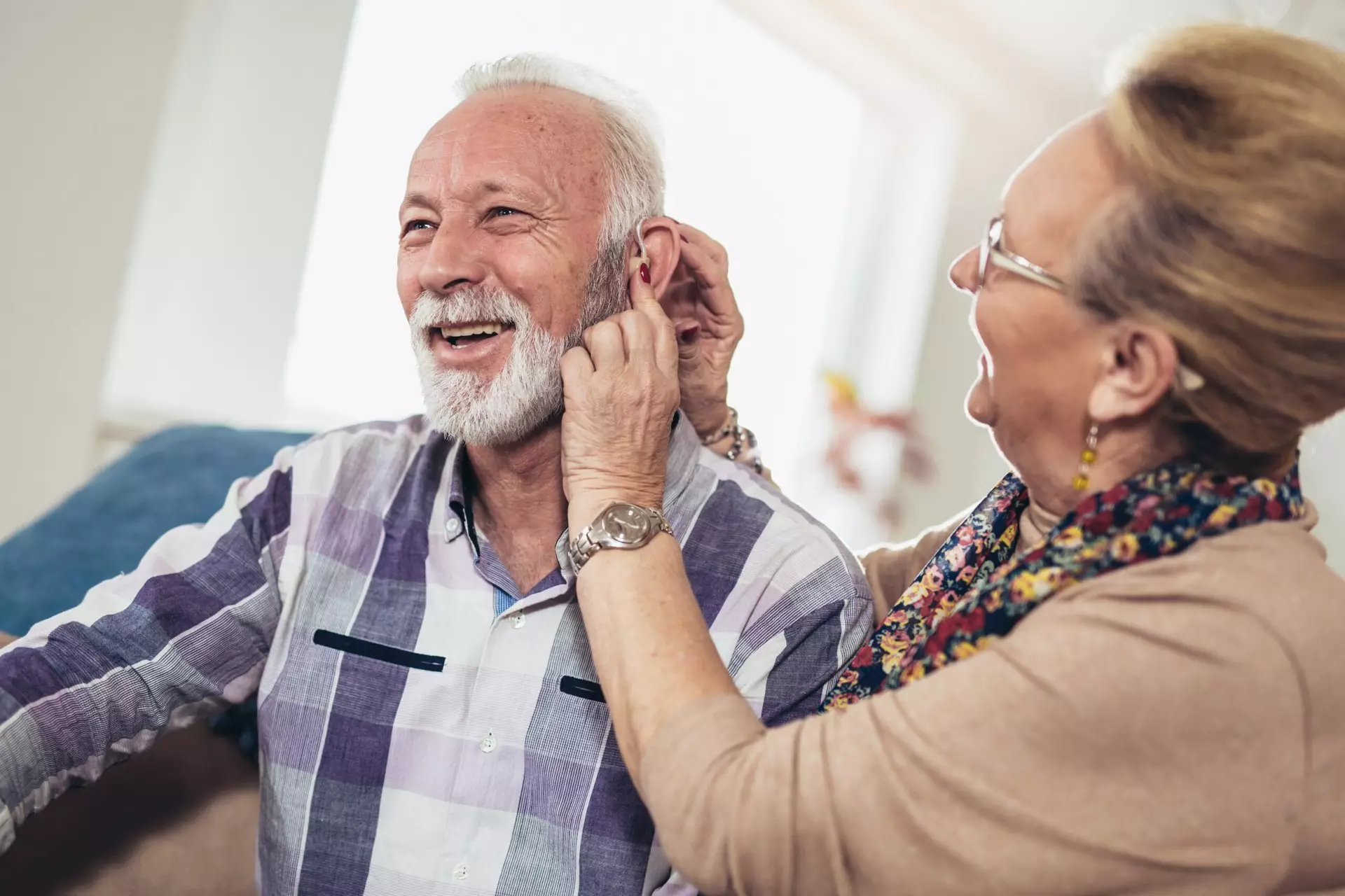 Como aforrar cartos en audífonos con Medicare