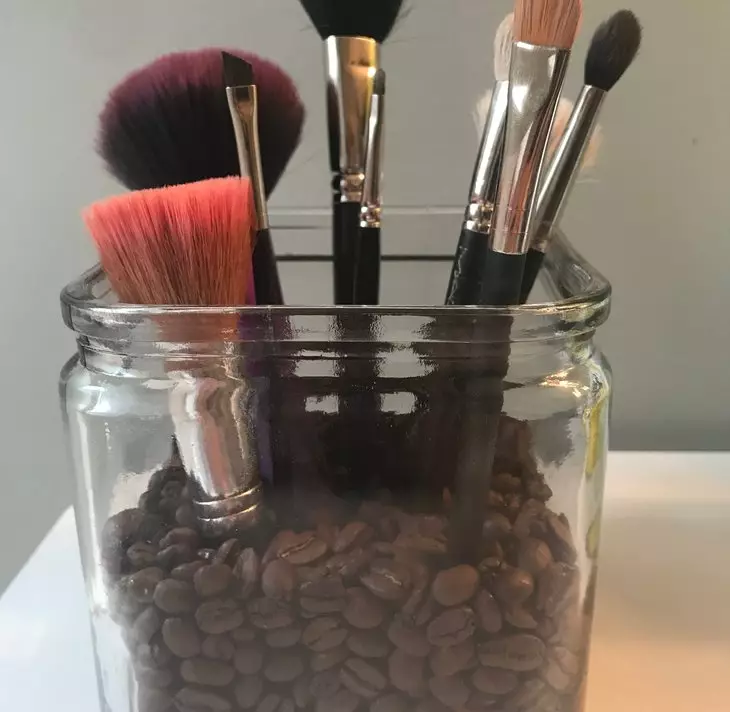 Makeup børster i stativ