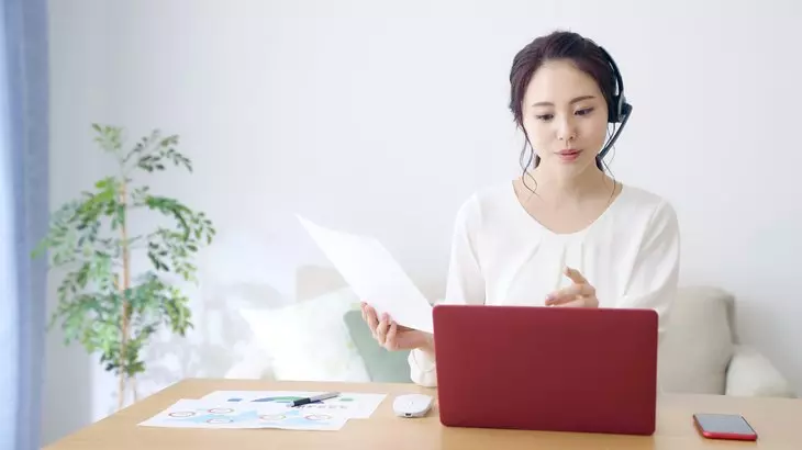 femme travaillant à domicile