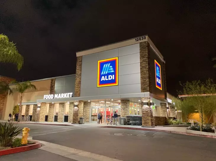 Supermercado Aldi pola noite