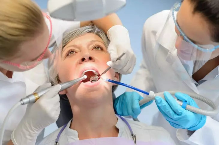 7 xeitos de conseguir un traballo dental barato ou gratuíto para persoas maiores en Medicare 72_5