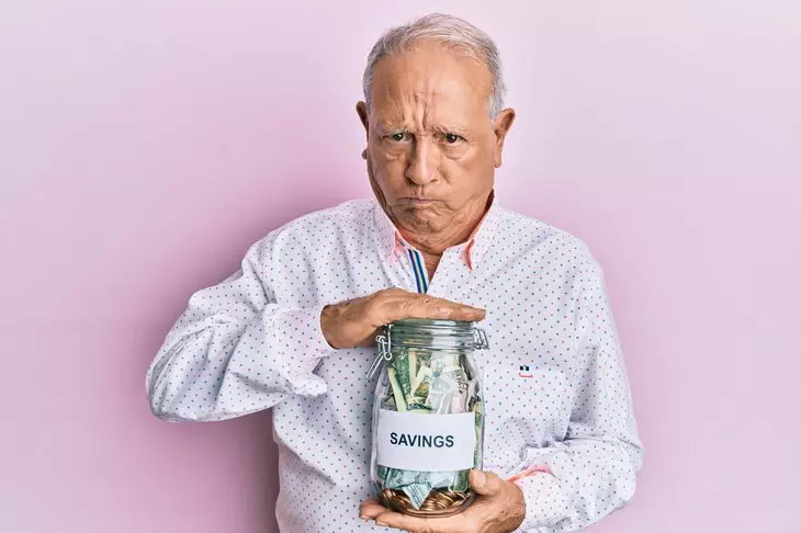 Retiree nesavings jar