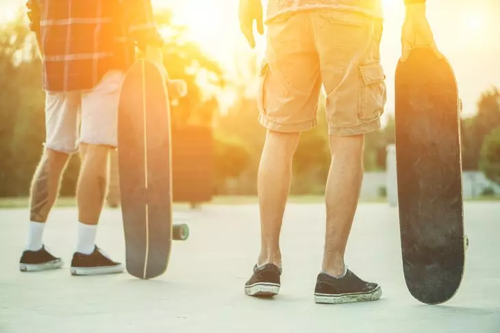 Os cortes rasgados poden estar ben para o skate, pero non necesariamente farán o traballo cando necesites algo para traballar nun día quente.